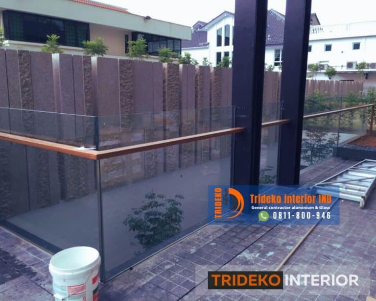 Pagar Balkon Kaca Minimalis #1 untuk Desain Modern Elegan